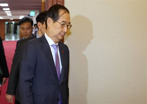 야당 의식했나한총리 주재 임시국무회의 비공개 간담회로 변경