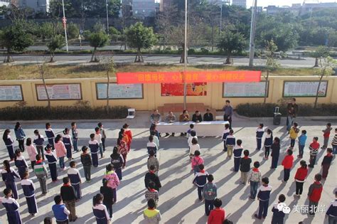 山亭镇莆禧村籍爱心人士为莆禧小学捐赠“爱心桌椅”