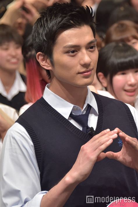 画像2630 山本美月、ミニスカ制服で美脚披露「スースーする」jk姿に歓声 モデルプレス