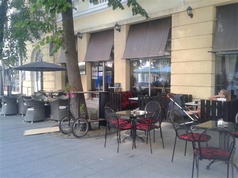 Кафе Барселона в Бургасе. Болгария - Жизнь в Болгарии