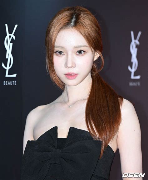 입생로랑 뷰티 포토월 에스파 사진 미용 제품 패션 머리카락 그림
