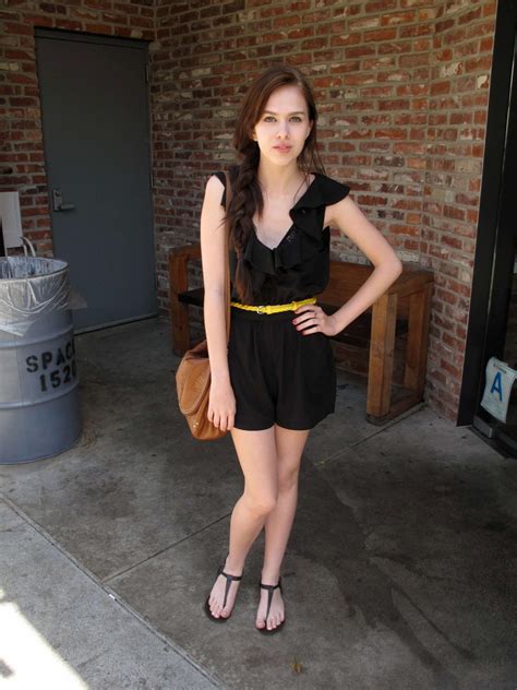 Elizabeth Mclaughlin Outfits Style And Looks K4 Fashion
