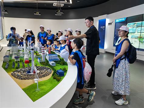 青春华章｜走进大国重器，300名高校学子重走“闵行一号路”