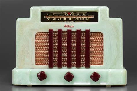 Catalin Addison 5 Courthouse Radio In Pistachio Burgundy Great Radios Decophobia