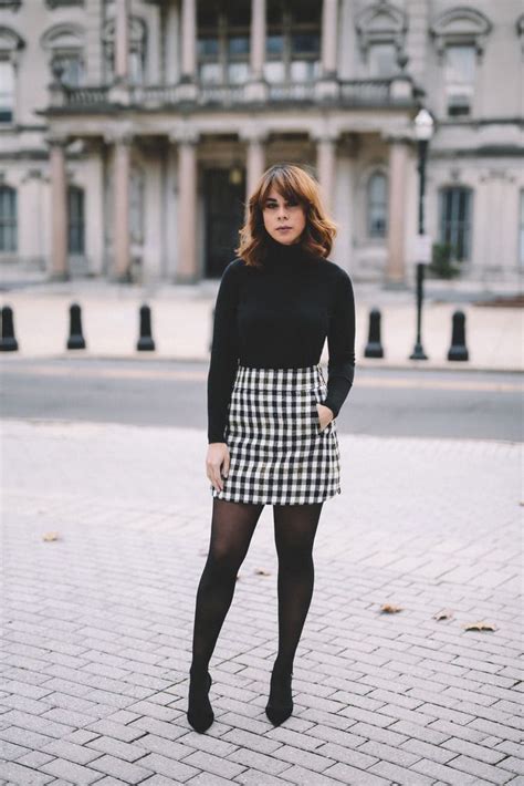 Black Pantyhose With Plaid Skirt In 2020 Tartan Skirt Outfit Outfits