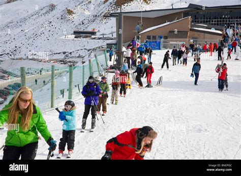Coronet Peak Bar Hi Res Stock Photography And Images Alamy