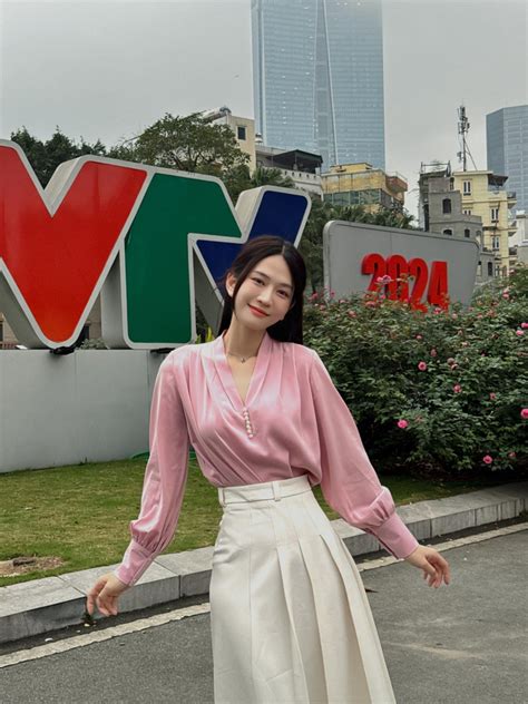 Lỡ Hẹn Với Ngày Xanh Vẻ Dịu Dàng Của Lê Bống Trong Loạt ảnh Hậu Trường
