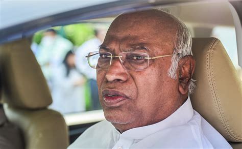 Cong Promises Rs 1 Lakh Cash Transfer To Women 50 Pc Quota In Central