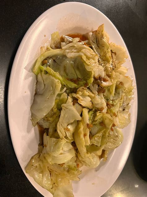 กะหล่ำปลีผัดน้ำปลา • 150฿ ร้าน มุมอร่อย ศรีราชา