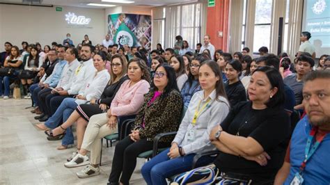 Participa Víctor El Wero Mercado en foro de emprendimiento de la UTEZ
