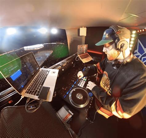 Stadium Dj Of The Week 73 Tom Fleming Vancouver Canucks Sport Playlists