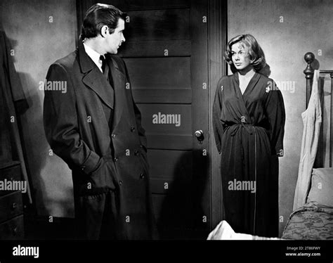 Vic Morrow Leslie Parrish On Set Of The Film Portrait Of A Mobster