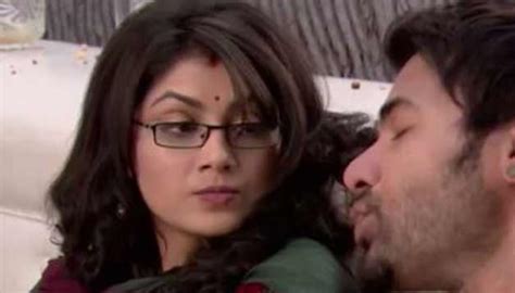Kumkum Bhagya Lead Couple Pragya Abhi Kissing Pics Indiatv News Bollywood News India Tv