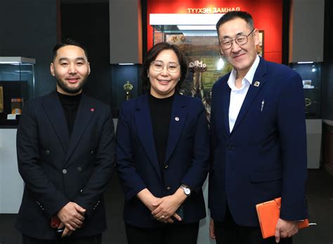 Д Бидэн гурав нь өчигдөр таарлаа ш дээ Нэгэн цаг үед аймгийн ЗДТГ ын хэвлэлийн албанд сэтгэл