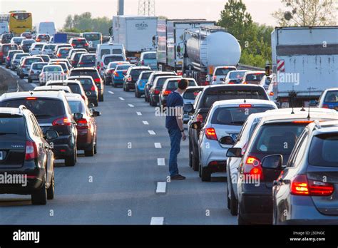 Embouteillage Sur L Autoroute A2 Photo Stock Alamy
