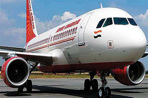 एयर इडय क वमन म यतर न कय शच पशब दलल एयरपरट पर अरसट