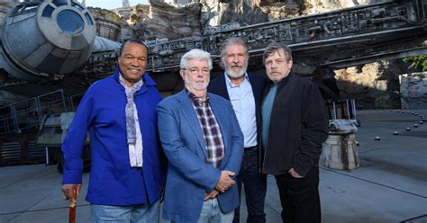 Disneyland Unveils Preview Of New Star Wars Galaxys Edge Theme Park