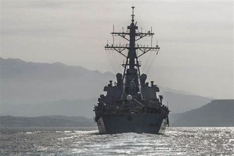 Американський ракетний есмінець Uss Porter вже заходить у Чорне море