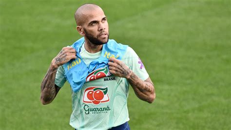 Canh bạc Dani Alves Bongdaplus vn