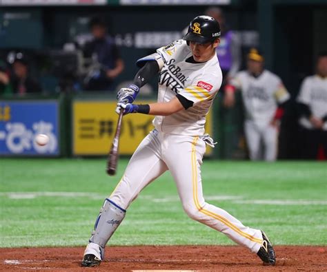 ソフトバンク・上林誠知 若きスラッガー。気持ちの切り替えを学んだ 野球コラム 週刊ベースボールonline