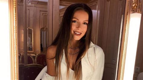 Отец Нюши красивый и стильный мужчина певица показала новые фото папы