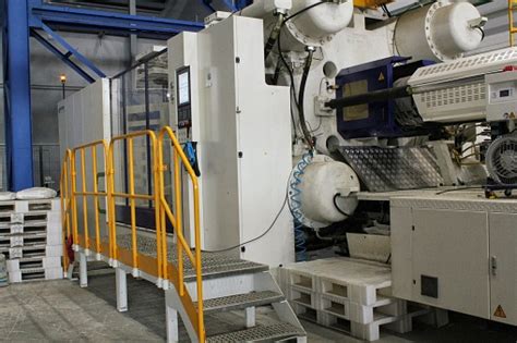 강관 튜브 증기 터빈 밸브 기계 현대 공장의 케이블 가스 보일러 실 산업 구역 발전소 펌프 엔지니어링 스테이션 기술 장비 시스템 에너지 물 개념입니다 0명에 대한 스톡 사진