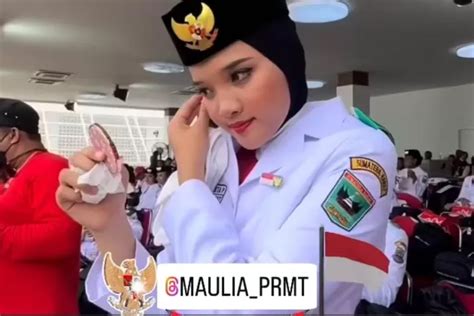 Maulia Permata Putri Sosok Pembawa Baki Yang Digantikan Pada Saat