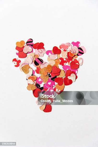 하트 모양 작은 Love Hearts On 흰색 배경 개념에 대한 스톡 사진 및 기타 이미지 개념 개념과 주제 공예