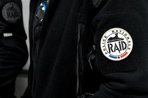 Deux Policiers Du Raid Mis En Examen Pour Violences Volontaires