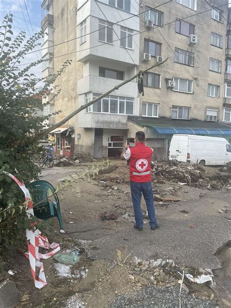 Екип на БЧК Пловдив в помощ на пострадалите от наводнението в община