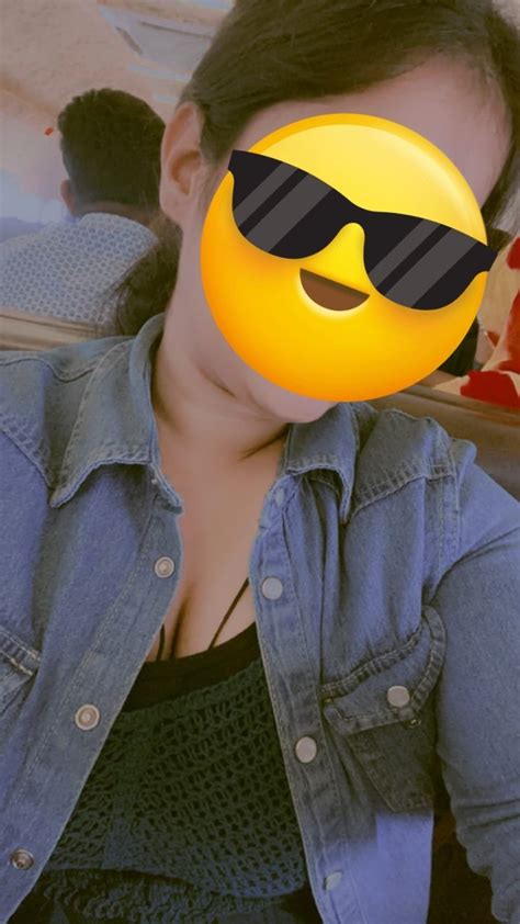 Independent Girl Liza Singh Indian Escort In Noida