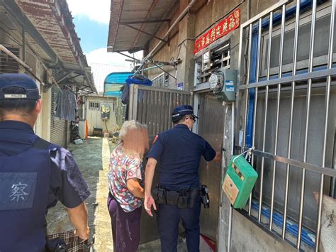 7旬婦跌落輪椅無助困路旁 八德暖警跨轄助返家