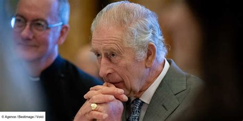 Charles Iii Samuse De Ses Doigts Saucisses Avec Son Fils Le