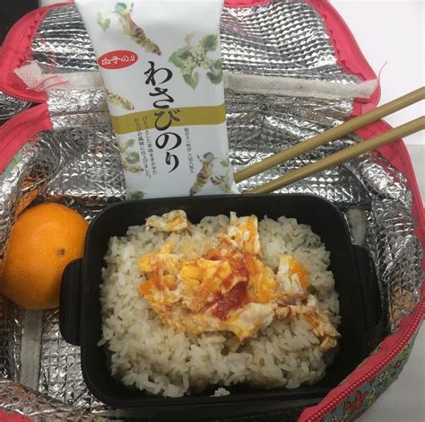 是谁说日本的便当都超精致的！！！！这位日本上班族的每日便当真是心酸又搞笑啊 英国那些事儿