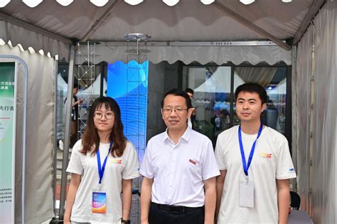 校长徐坤莅临第十四届大创展现场参观指导 北京邮电大学