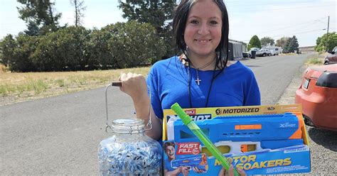 Grant Co Democrats Award Prizes In Candy Count Game Hagadone News Network