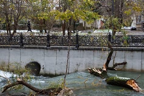 Crimea Declares State Of Emergency