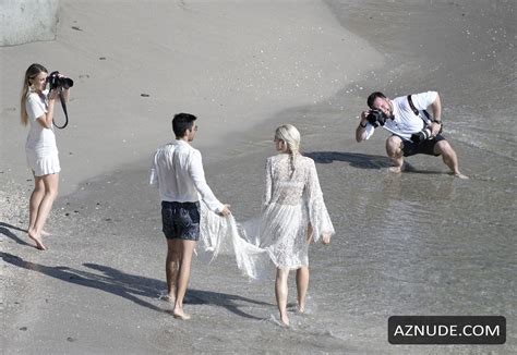 Devon Windsor And Fiance Johnny Dex Barbara Tie The Knot On The Beach