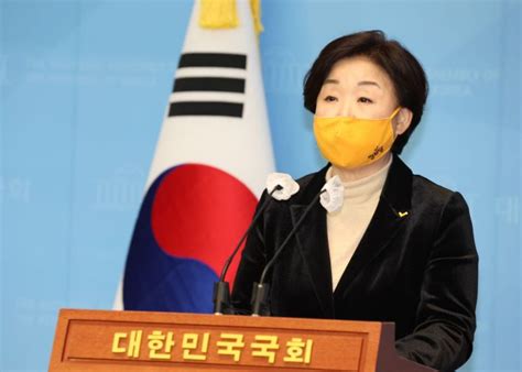 심상정 첫 유세 호남행“34년 기득권 양당 정치 막을 후보는 심상정 뿐” 아시아경제