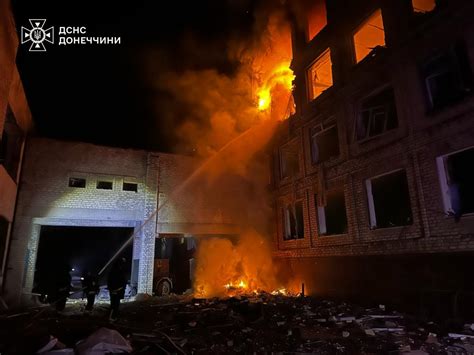 Війська Росії вдарили по місту Білозерське на Донеччині загорівся