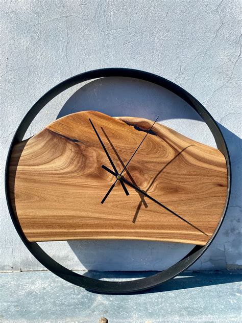 Деревянные настенные часы