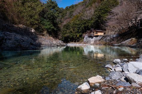 北海道しらぬか漁協（白糠漁業協同組合） 中期毛がに籠漁・・・ 白糠の毛がに籠漁は、前・中・後期の3漁期に分けて操業していますが、現在、中期