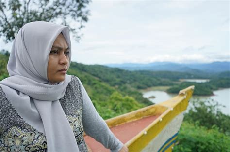 Premium Photo A Woman Sitting Looking At Nature