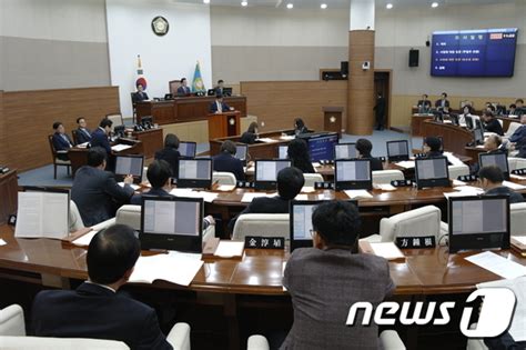 창원광역시 대선공약화 가능한가시의회 날선 공방 뉴스1