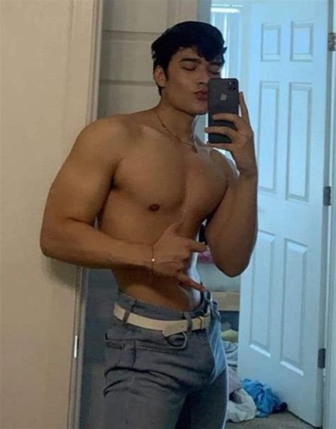 Jeans Selfie 3 Rbulges