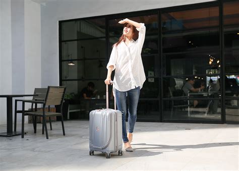 [行李箱推薦]delsey Eclipse Dlx行李箱 超美型商務登機箱~前開設計筆電超好拿 美食好芃友（芃芃）