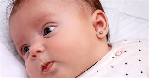 سوراخ کردن گوش نوزاد با دستگاه بدلیجات زودیکا