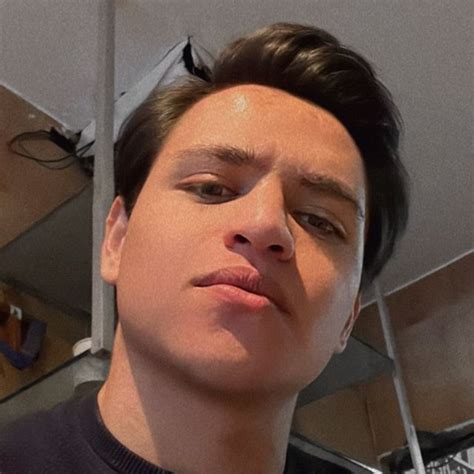 Elias Estrada Estradaelias • Threads Say More