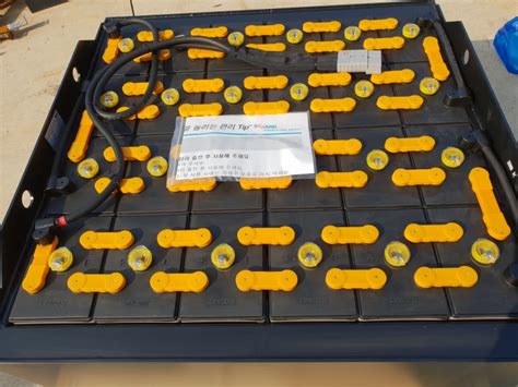 두산3톤 전동지게차 배터리 교체 하이밧데리