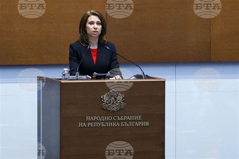 „Възраждане“ призова в декларация президента да не присъства на